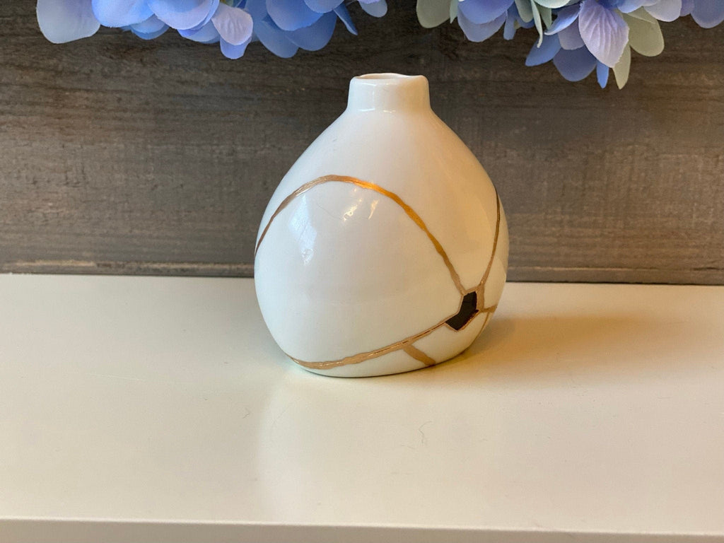 Kintsugi Repaired White Porcelain Bud Vase Gold Inlaid – Kintsugi ...
